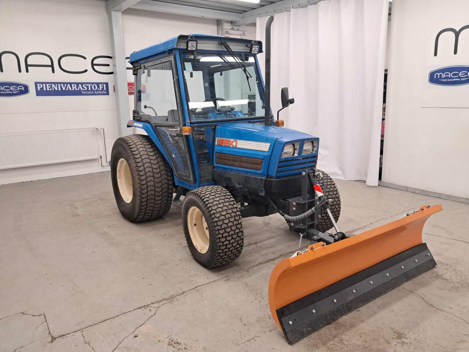 Iseki 530 4WD traktori ja puskulevy 170cm - Macea Machinery